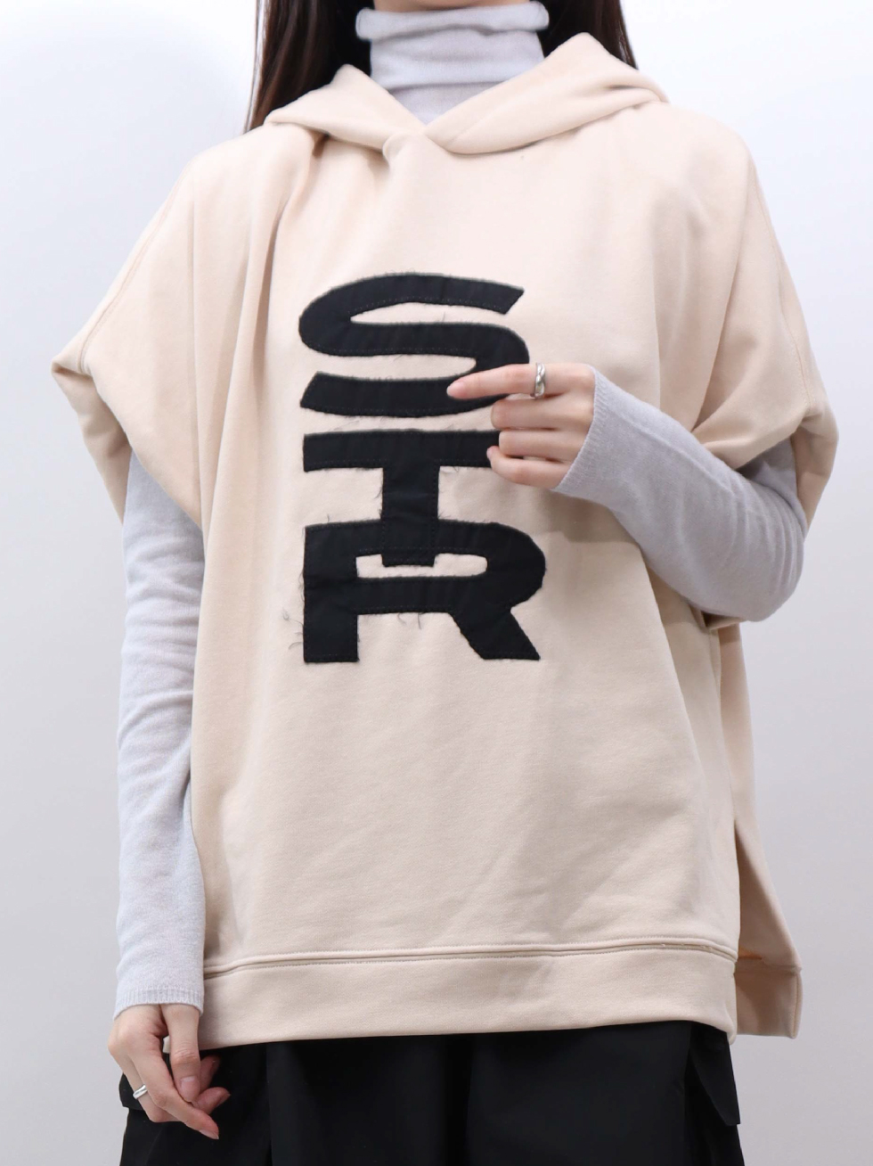 99 BOUTIQUE奶白色背心*｜HAMA BOUTIQUE 亞瑪精品